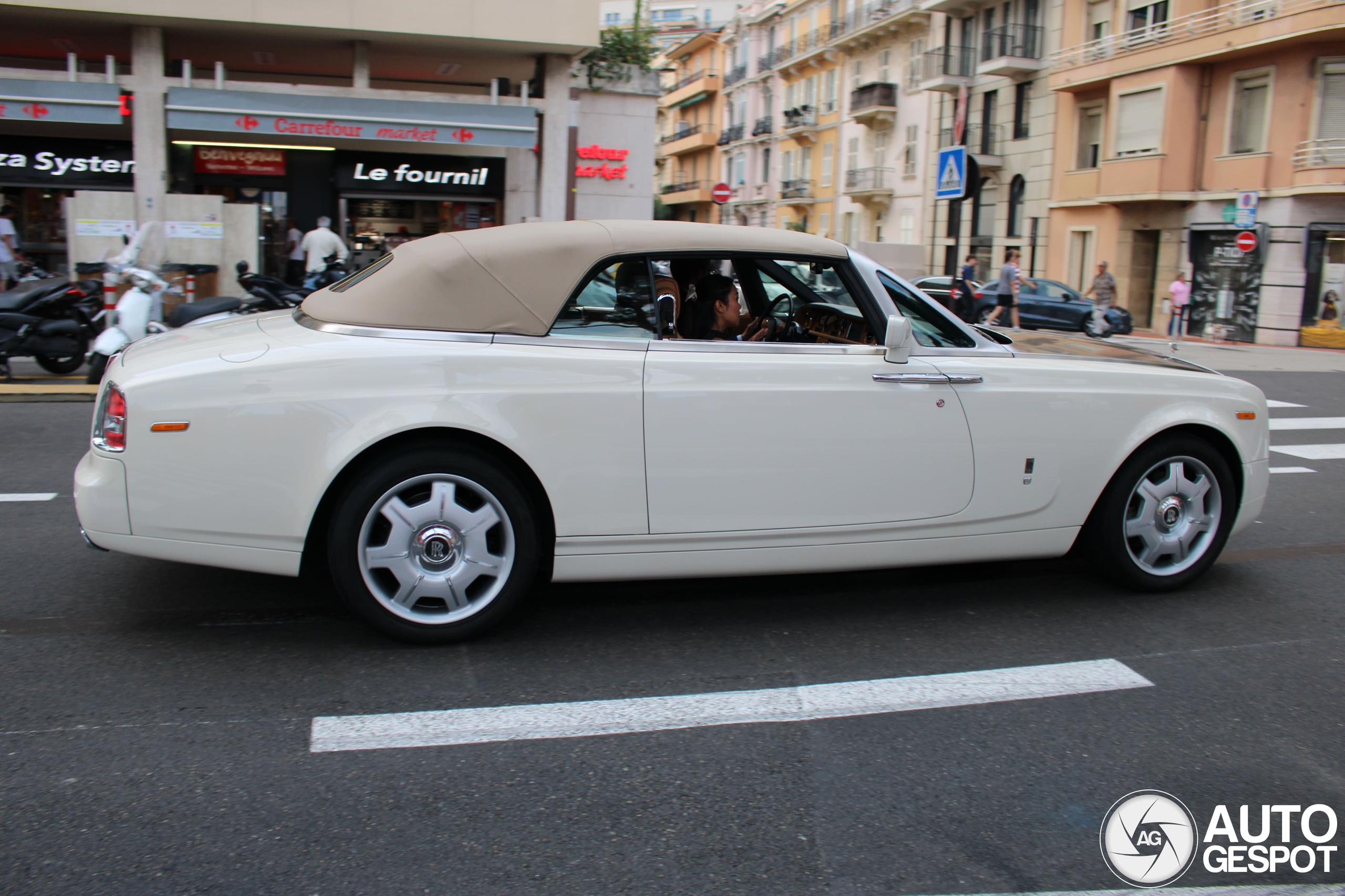 Rolls-Royce Phantom Drophead Coupé - 05 December 2025 - Autogespot