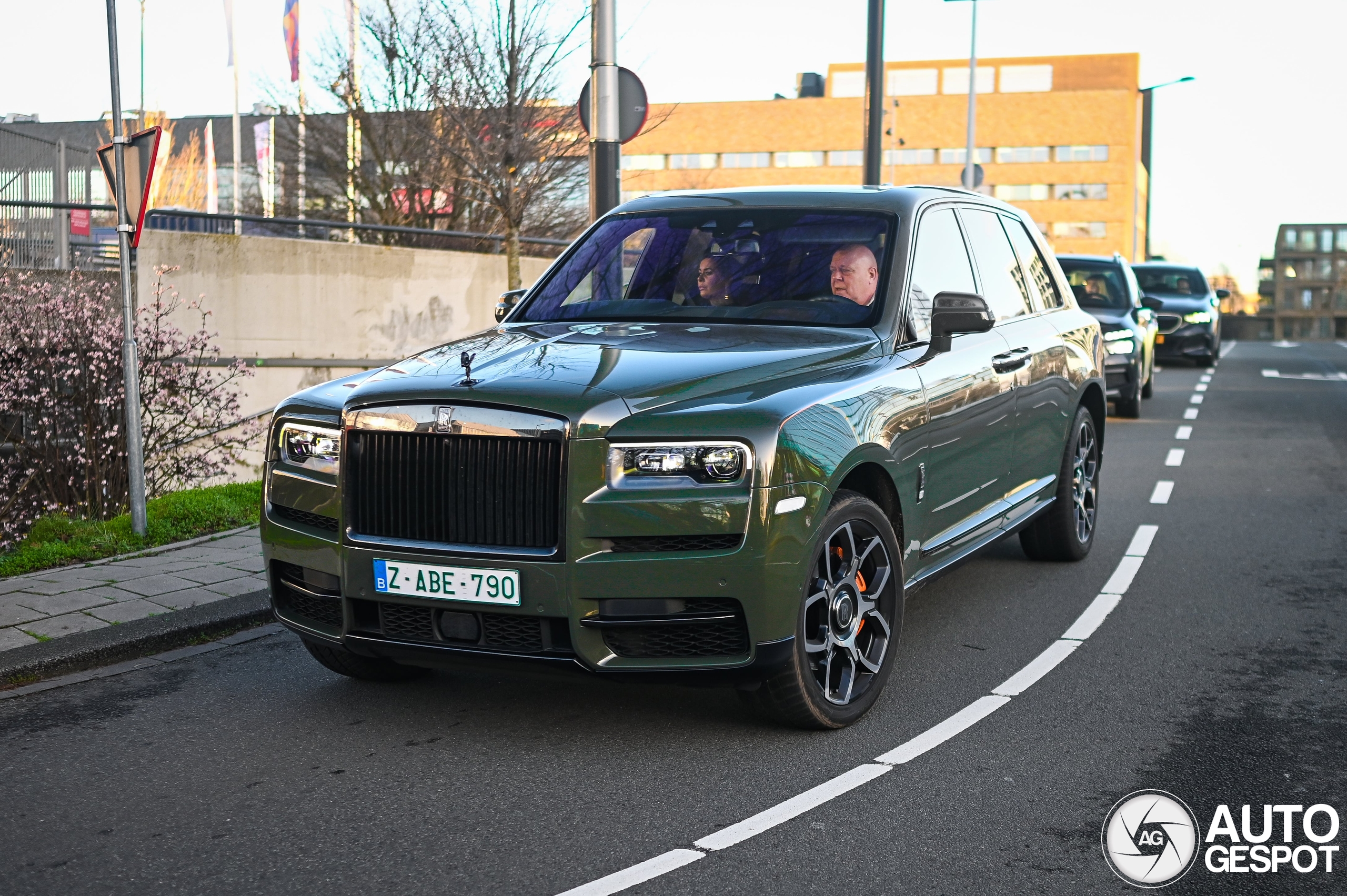 Peter Gillis geniet van vrijheid in Rolls-Royce Cullinan Black Badge Fu ...