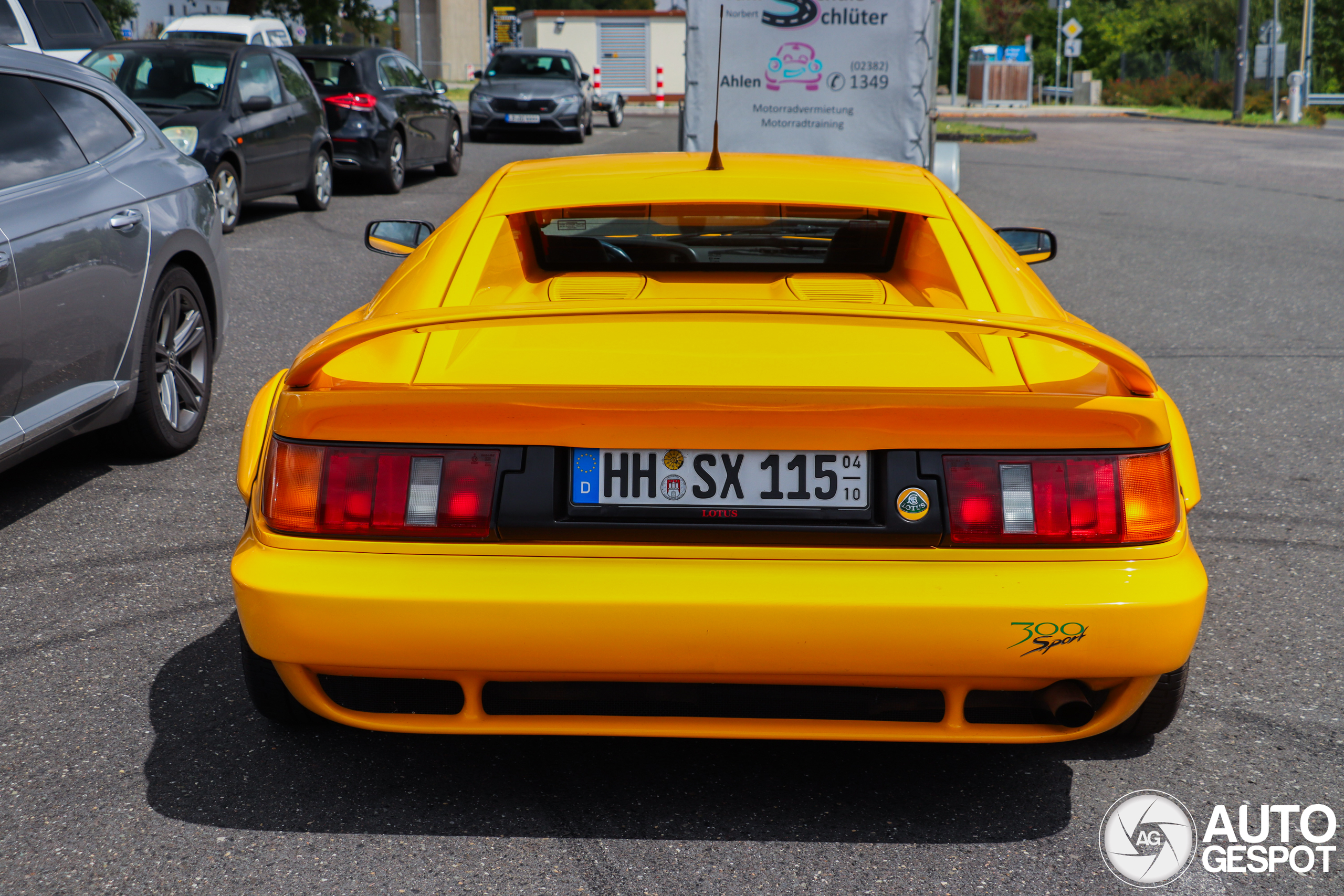 Lotus Esprit 300 Sport - 14 December 2025 - Autogespot