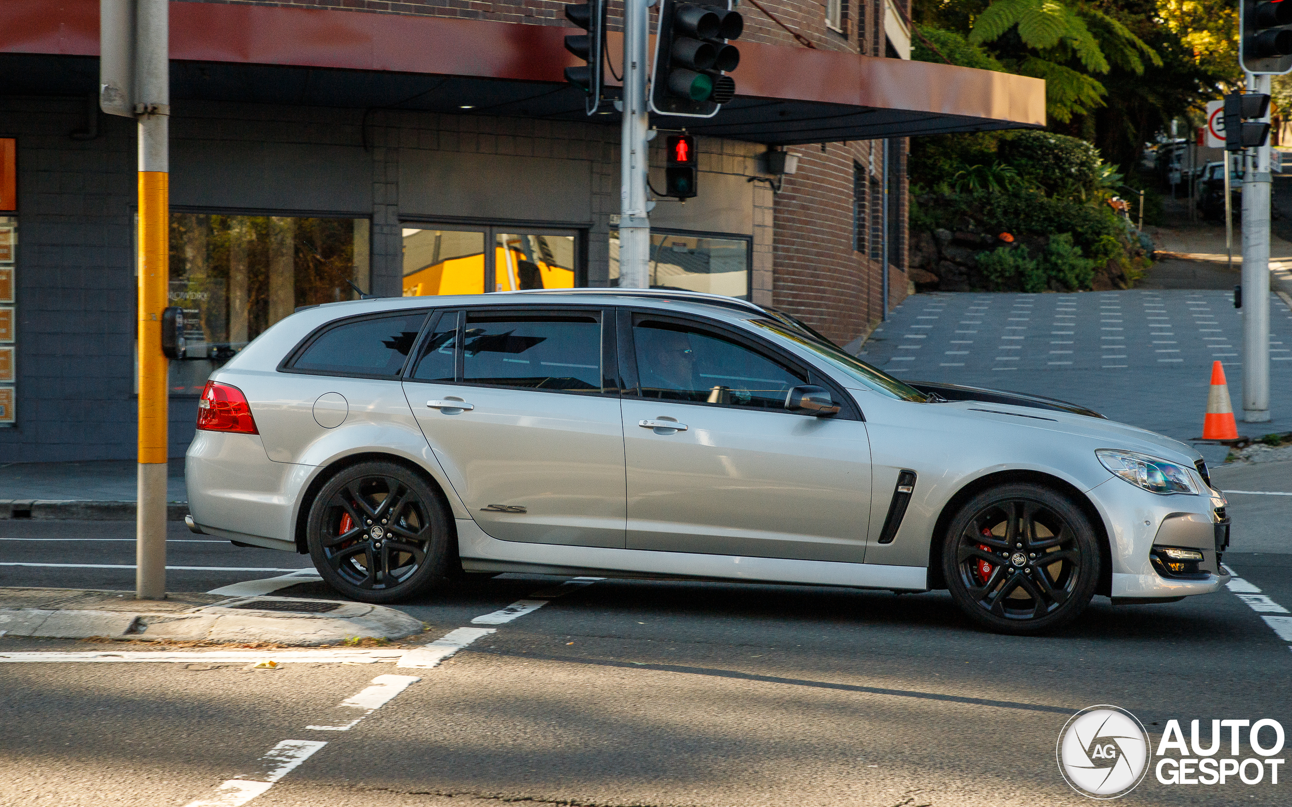 Holden VF Series II Commodore SS V Sportwagon - 18 December 2025 ...