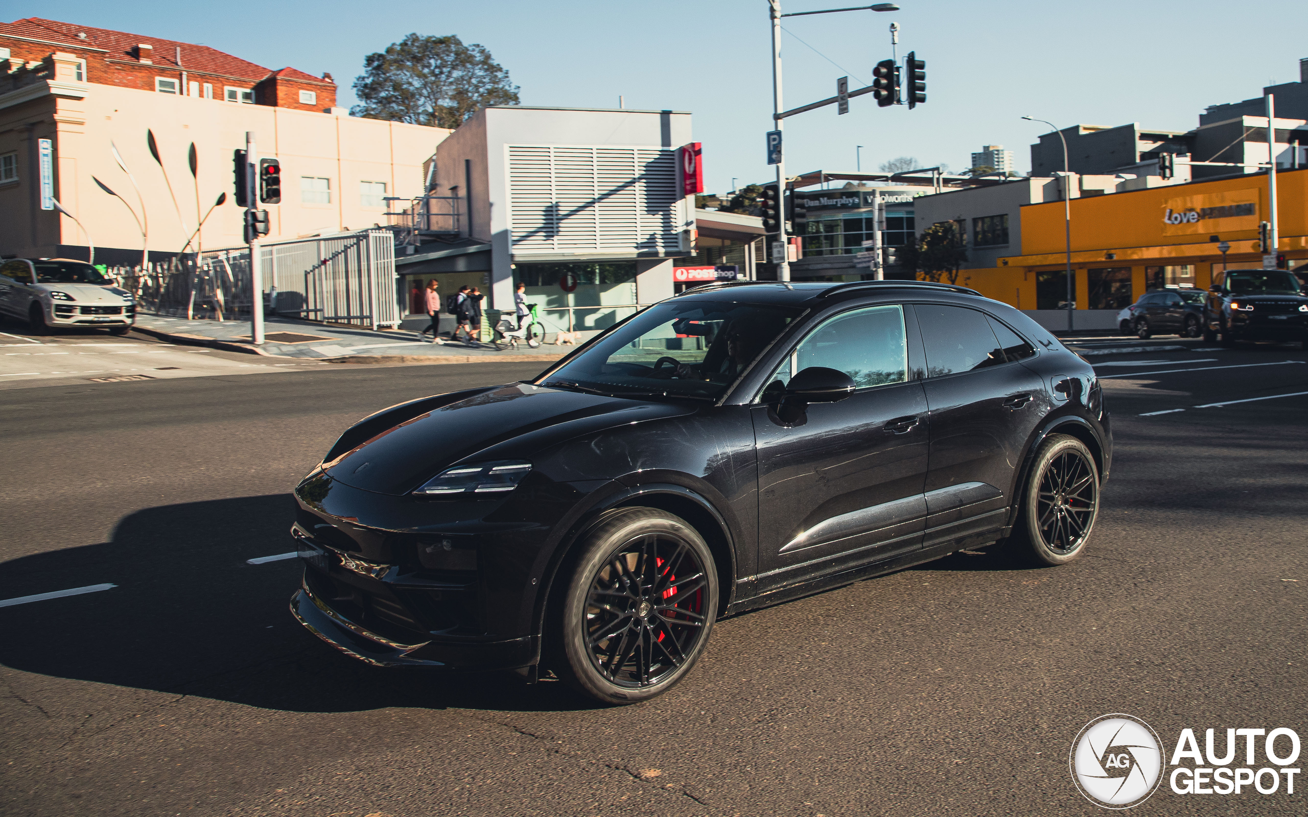 Porsche Macan EV Turbo - 18 December 2025 - Autogespot