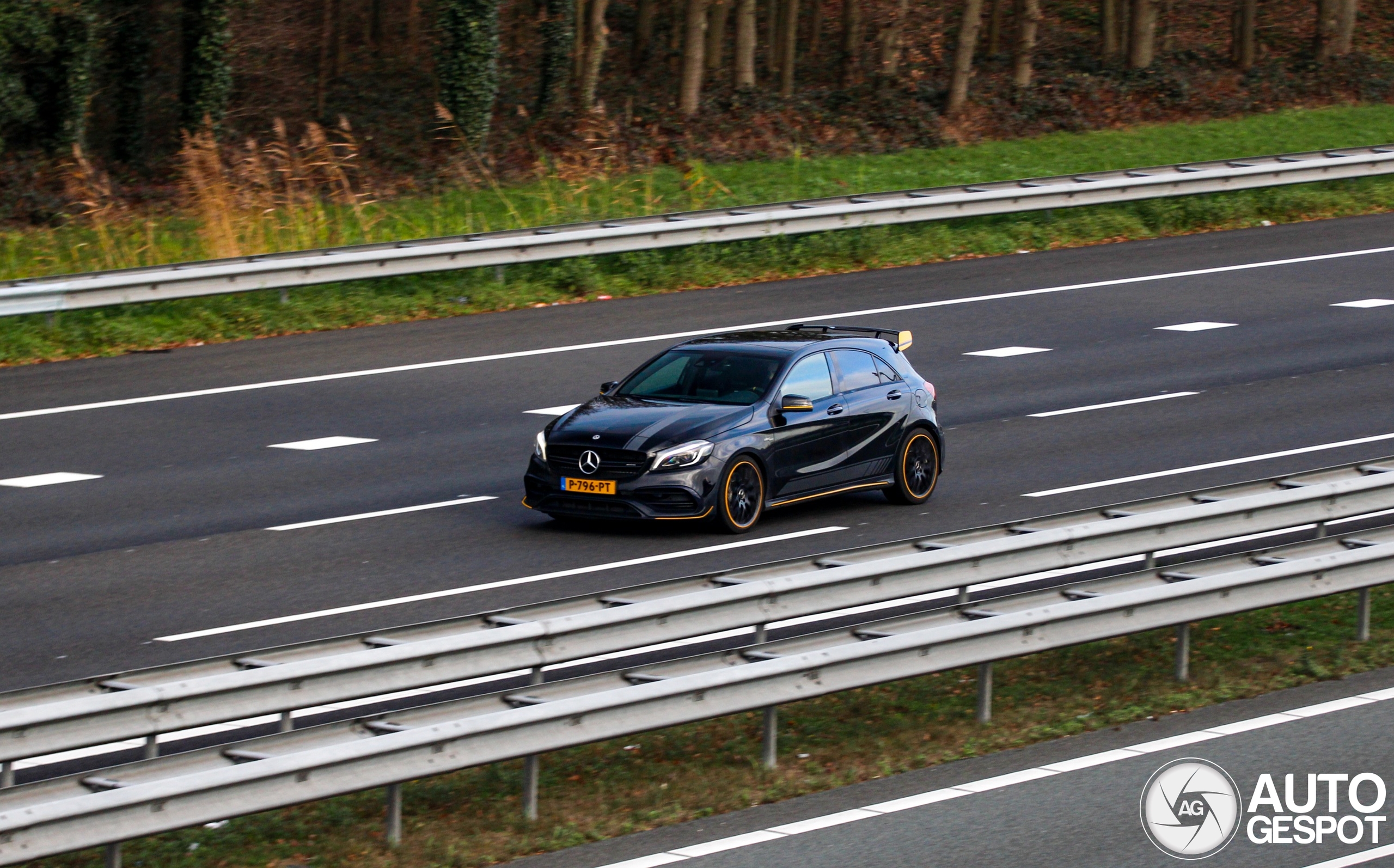 Mercedes-AMG A 45 W176 Yellow Night Edition - 22 December 2025 - Autogespot