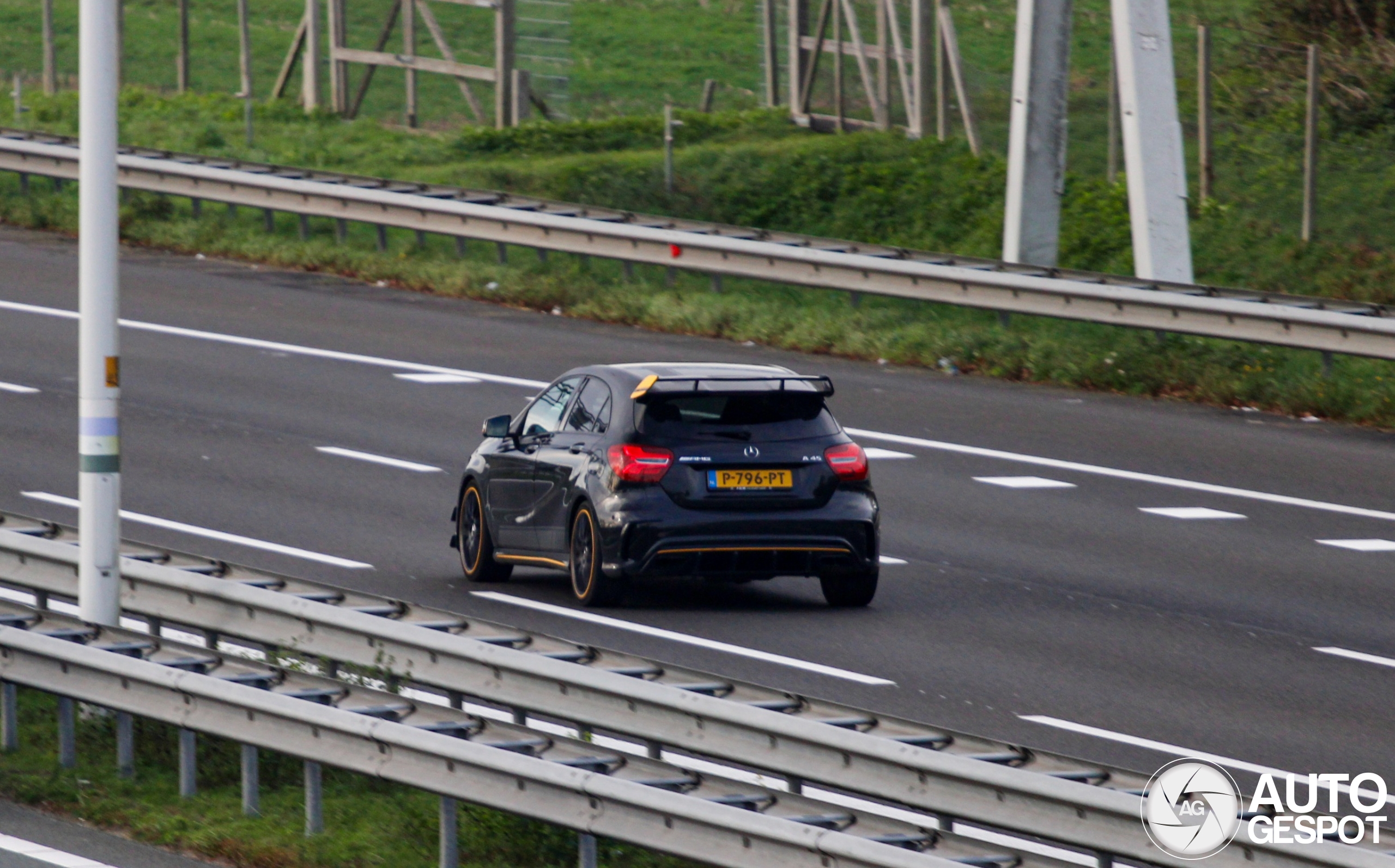 Mercedes-AMG A 45 W176 Yellow Night Edition - 22 December 2025 - Autogespot