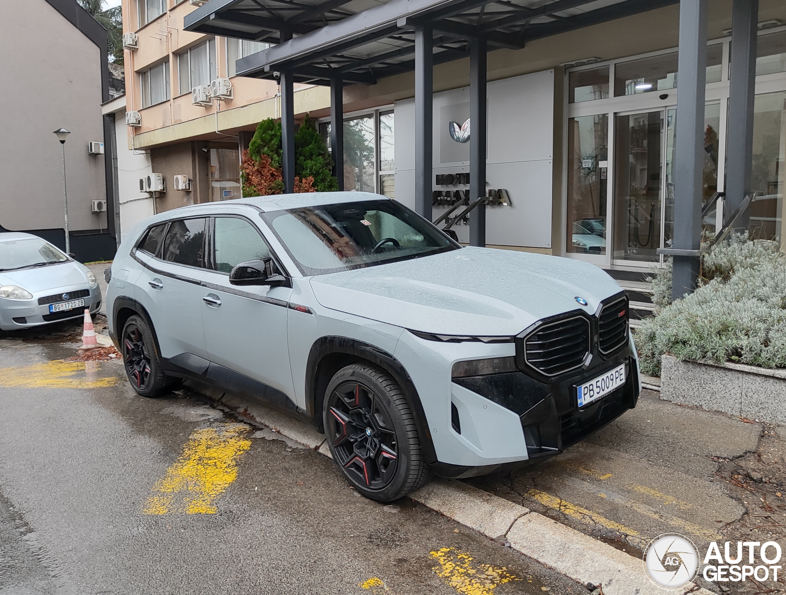 BMW XM G09 Label Red - 24 December 2025 - Autogespot