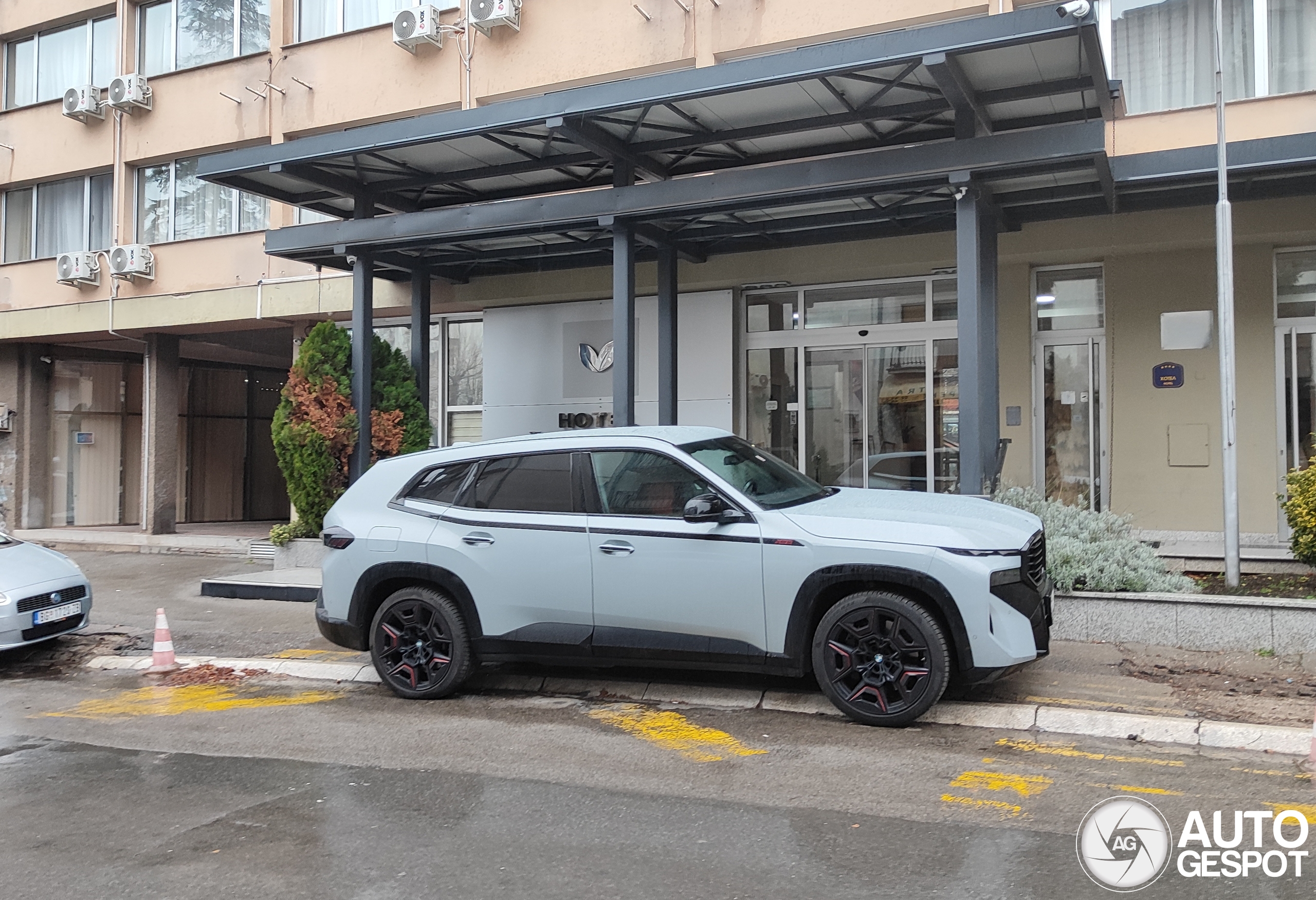 BMW XM G09 Label Red - 24 December 2025 - Autogespot