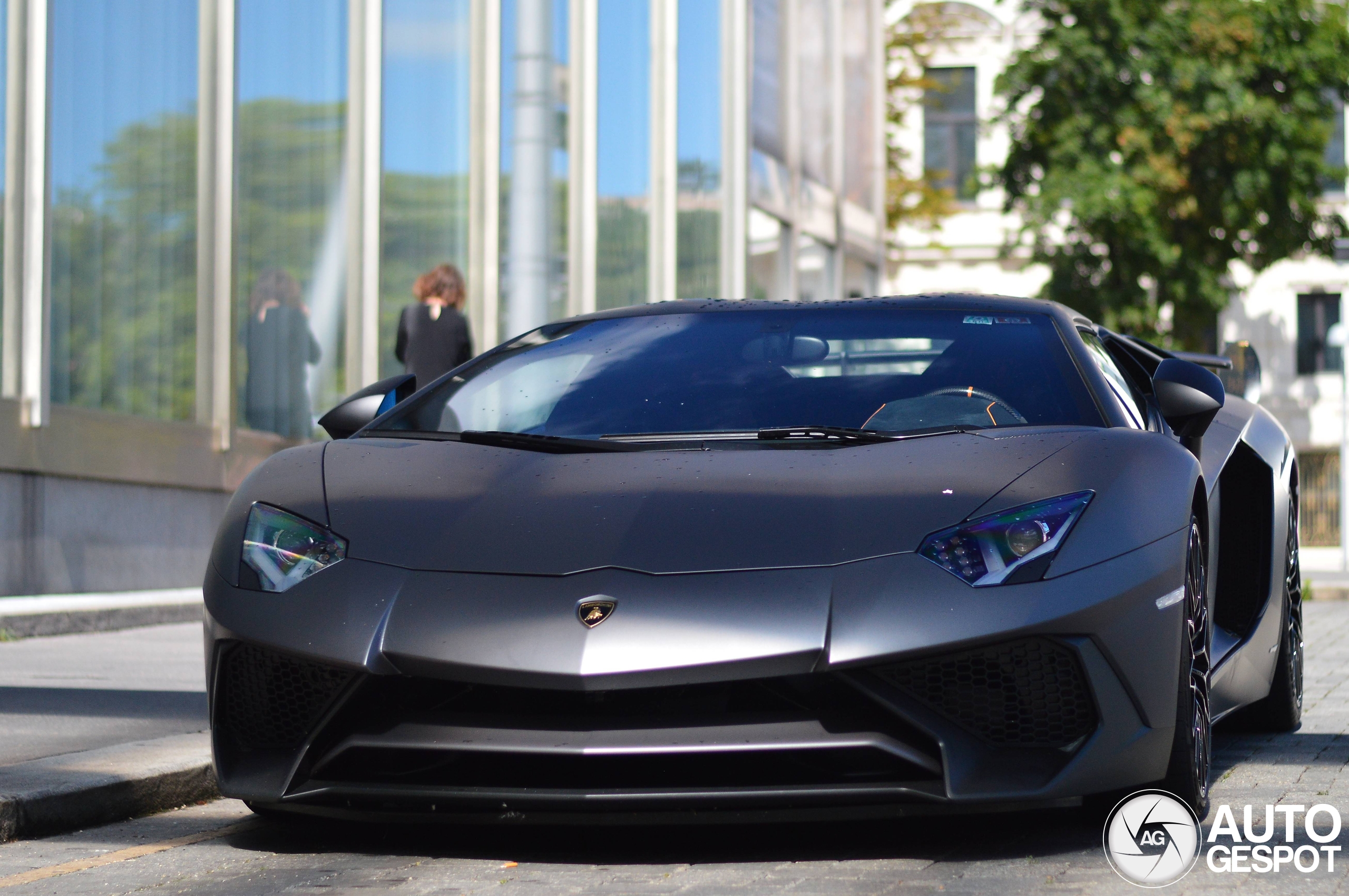 Lamborghini Aventador LP750-4 SuperVeloce Roadster - 25 December 2025 ...