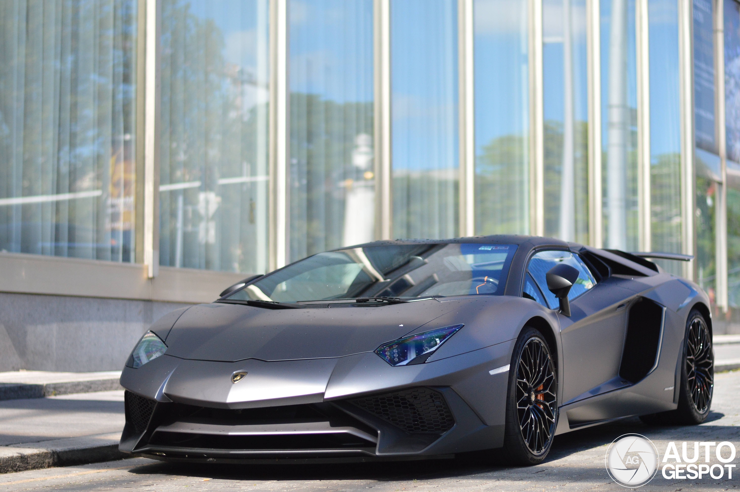 Lamborghini Aventador LP750-4 SuperVeloce Roadster - 25 December 2025 ...