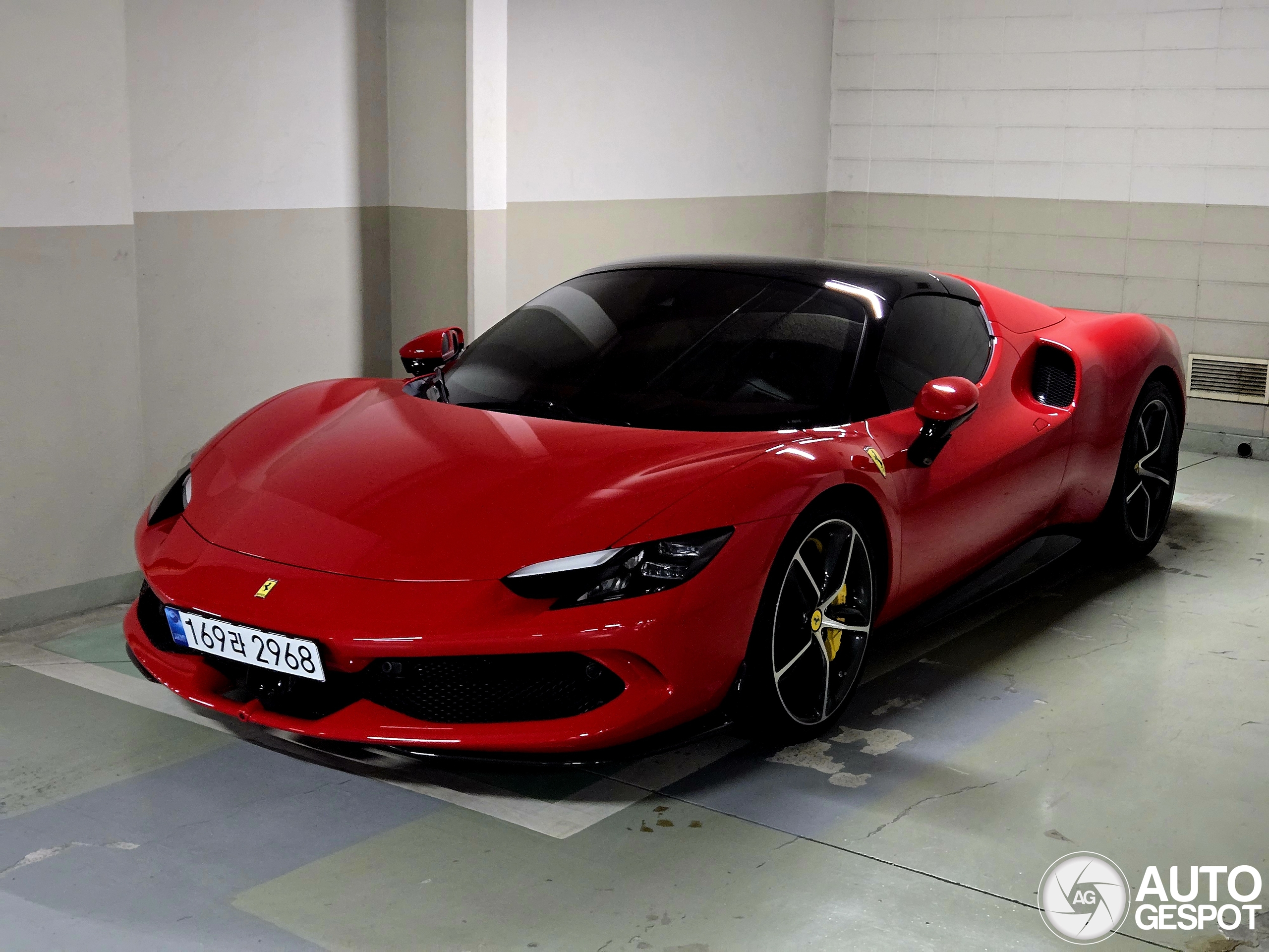 Ferrari 296 GTS - 01 January 2026 - Autogespot