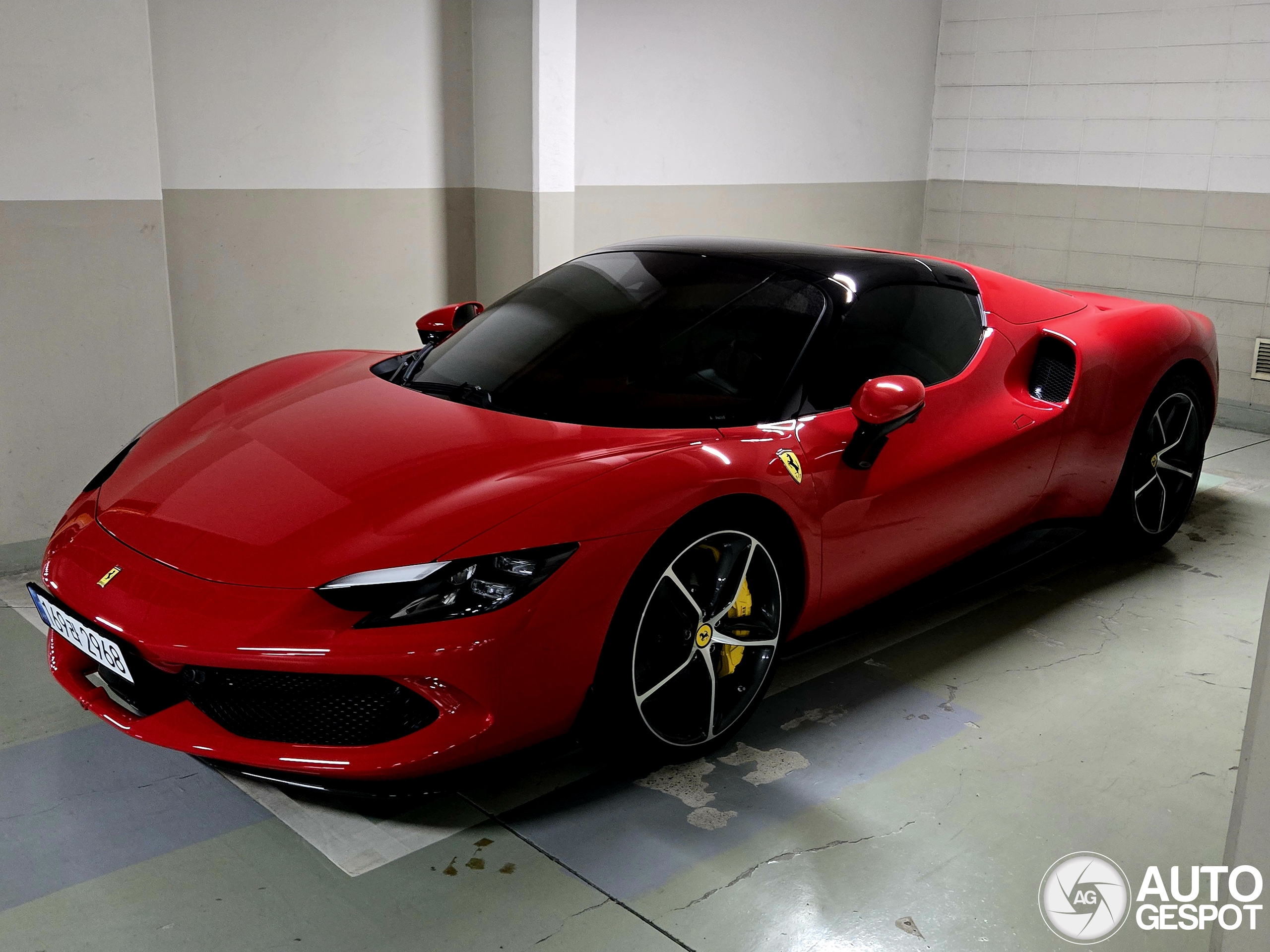 Ferrari 296 GTS - 01 January 2026 - Autogespot