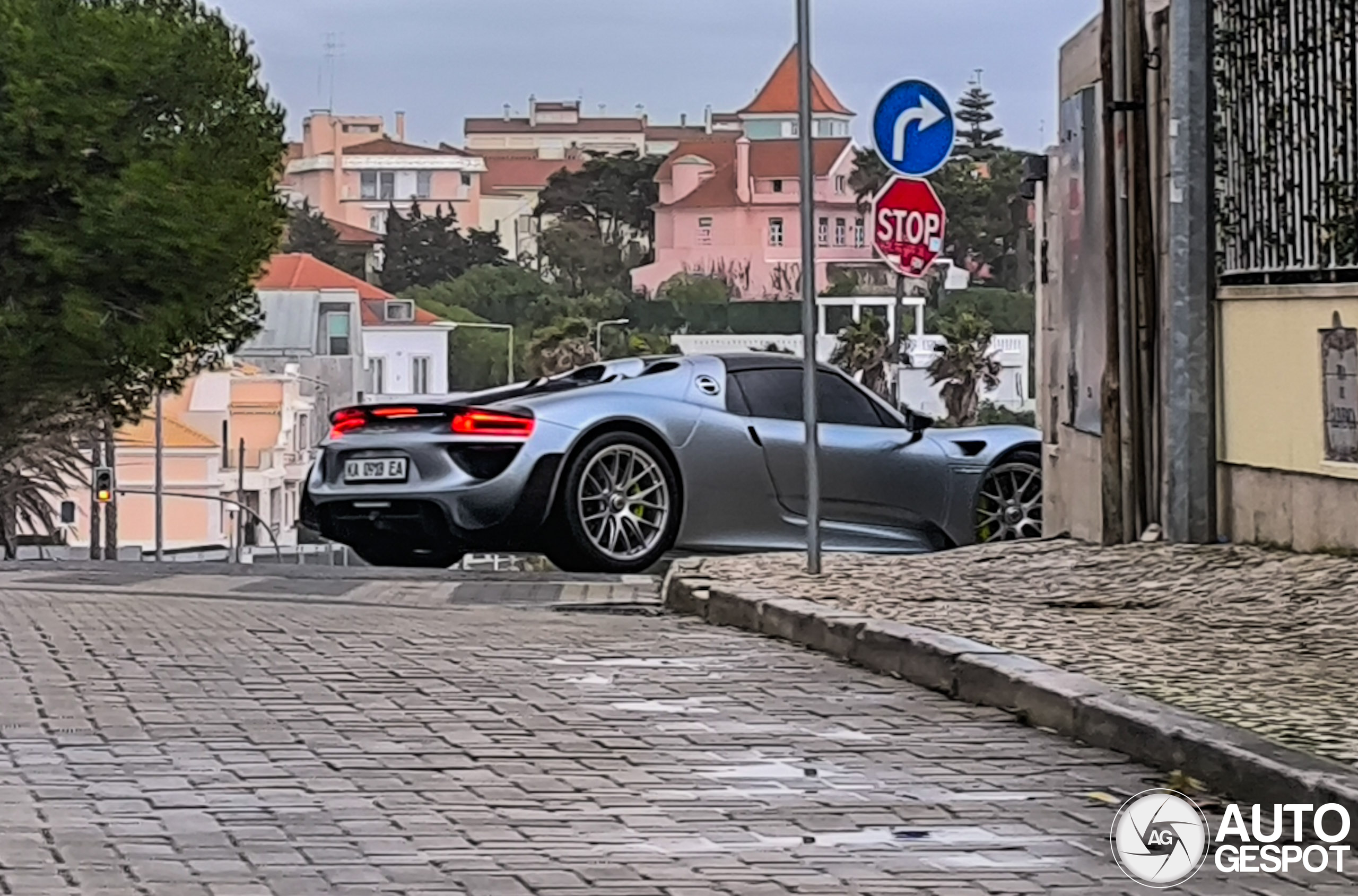 Porsche 918 Spyder Weissach Package - 02 January 2026 - Autogespot