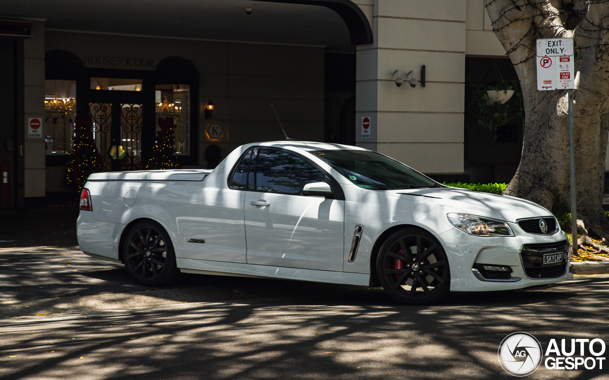 Holden VF Series II Commodore SS V Ute Walkinshaw Performance W375 - 07 ...
