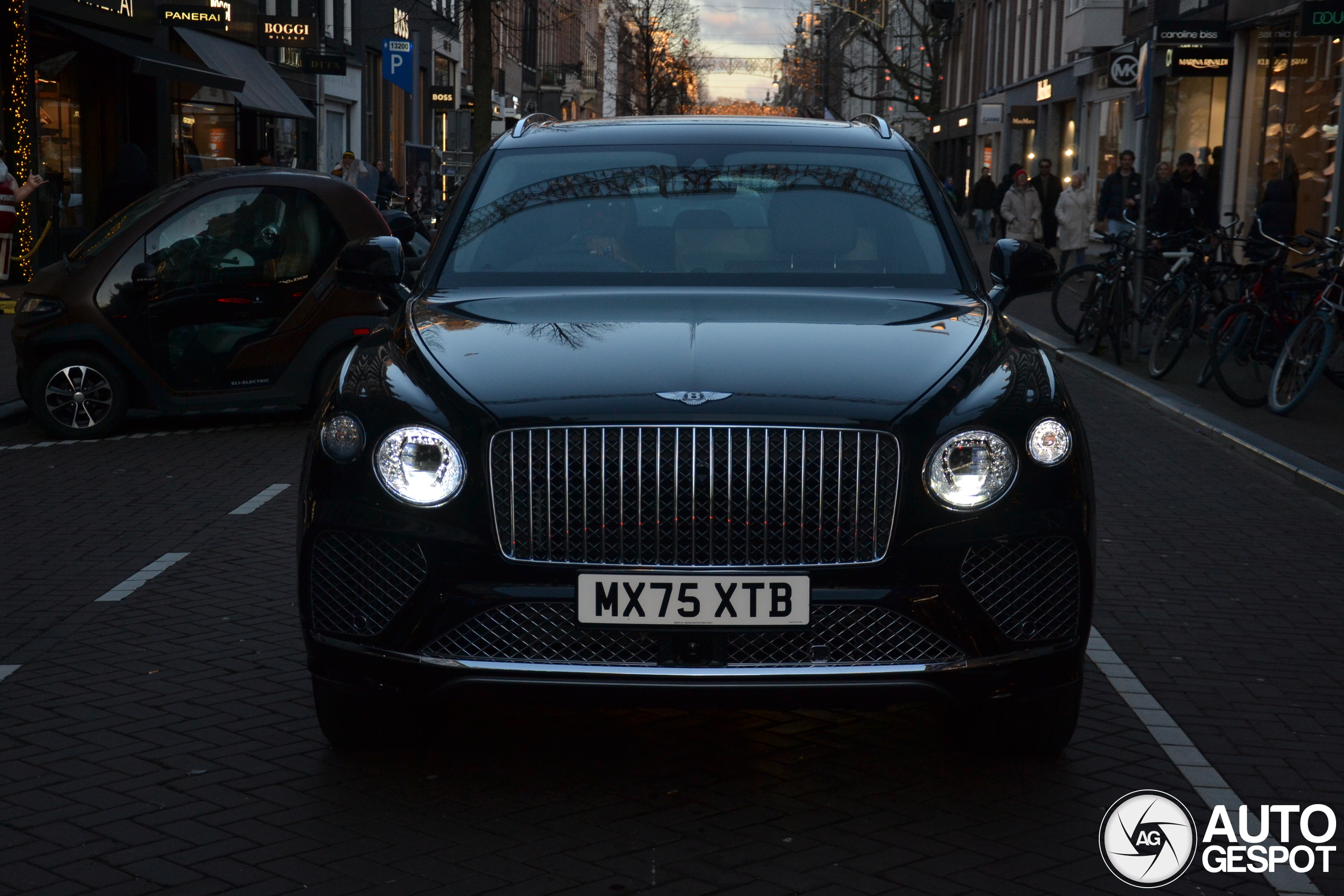 Bentley Bentayga V8 2025 Atelier Edition - 16 January 2026 - Autogespot