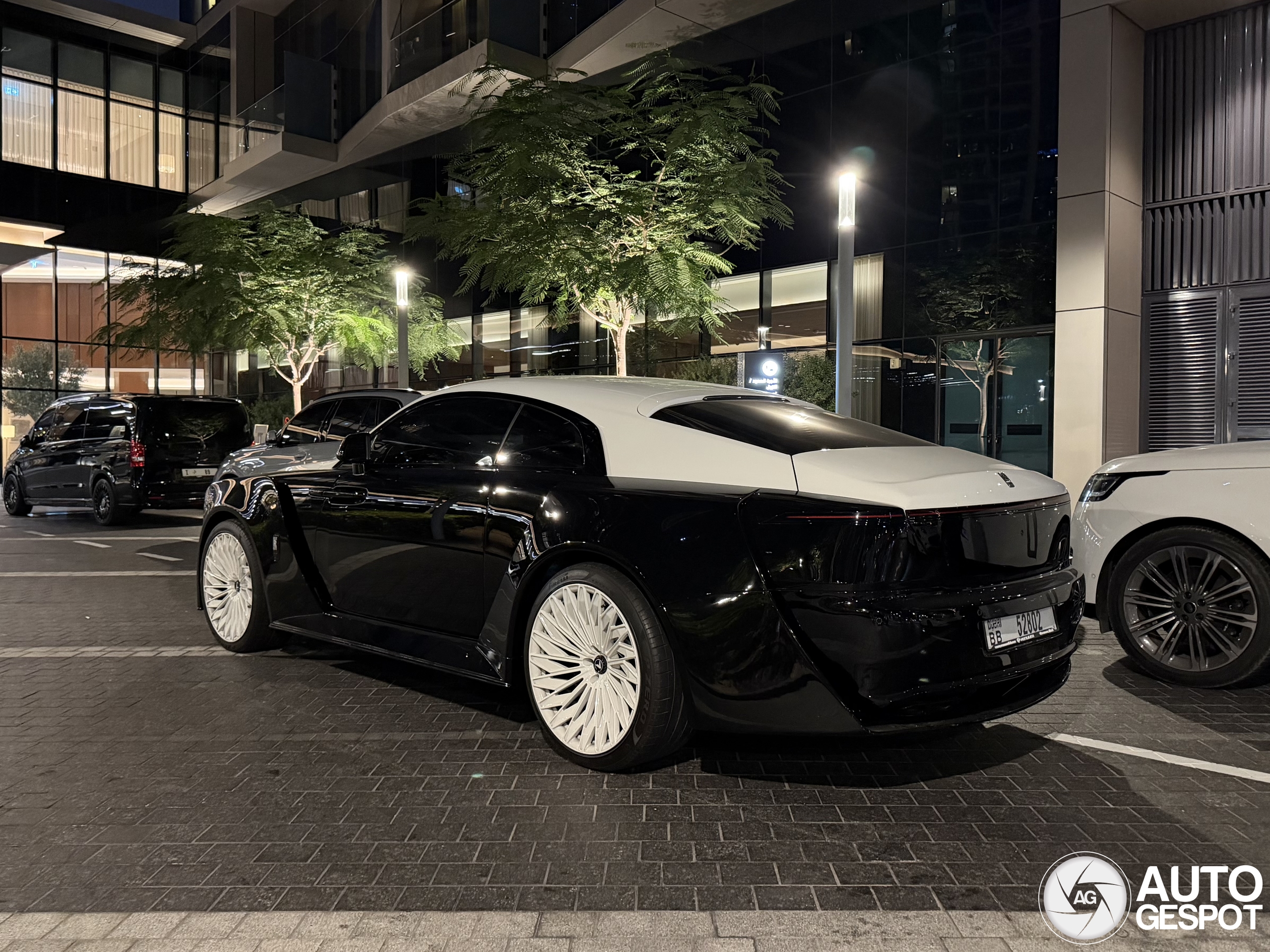 Rolls-Royce Wraith Series II Venuum Black Apollo White & Black Edition ...