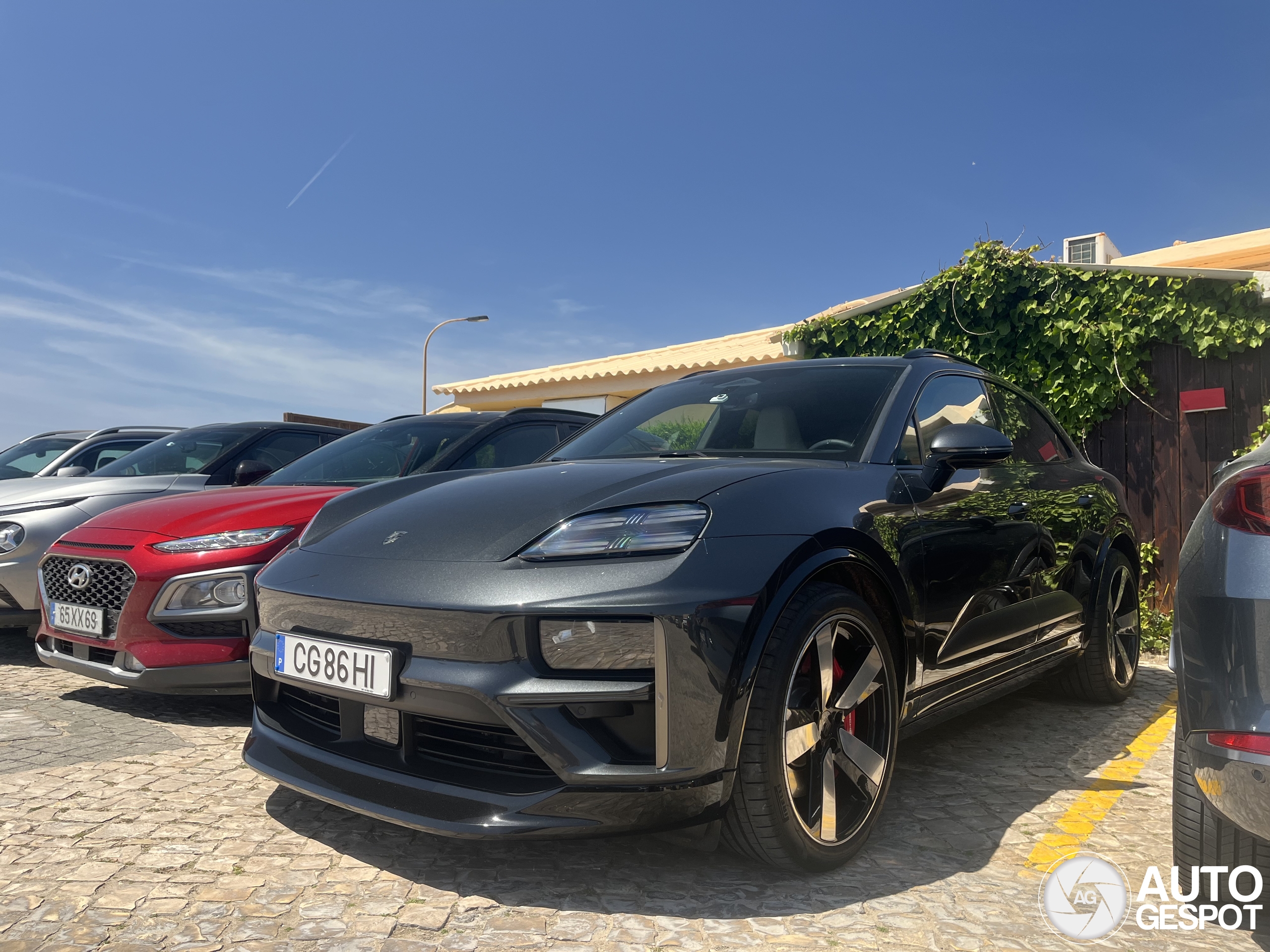 Porsche Macan EV Turbo - 25 April 2026 - Autogespot