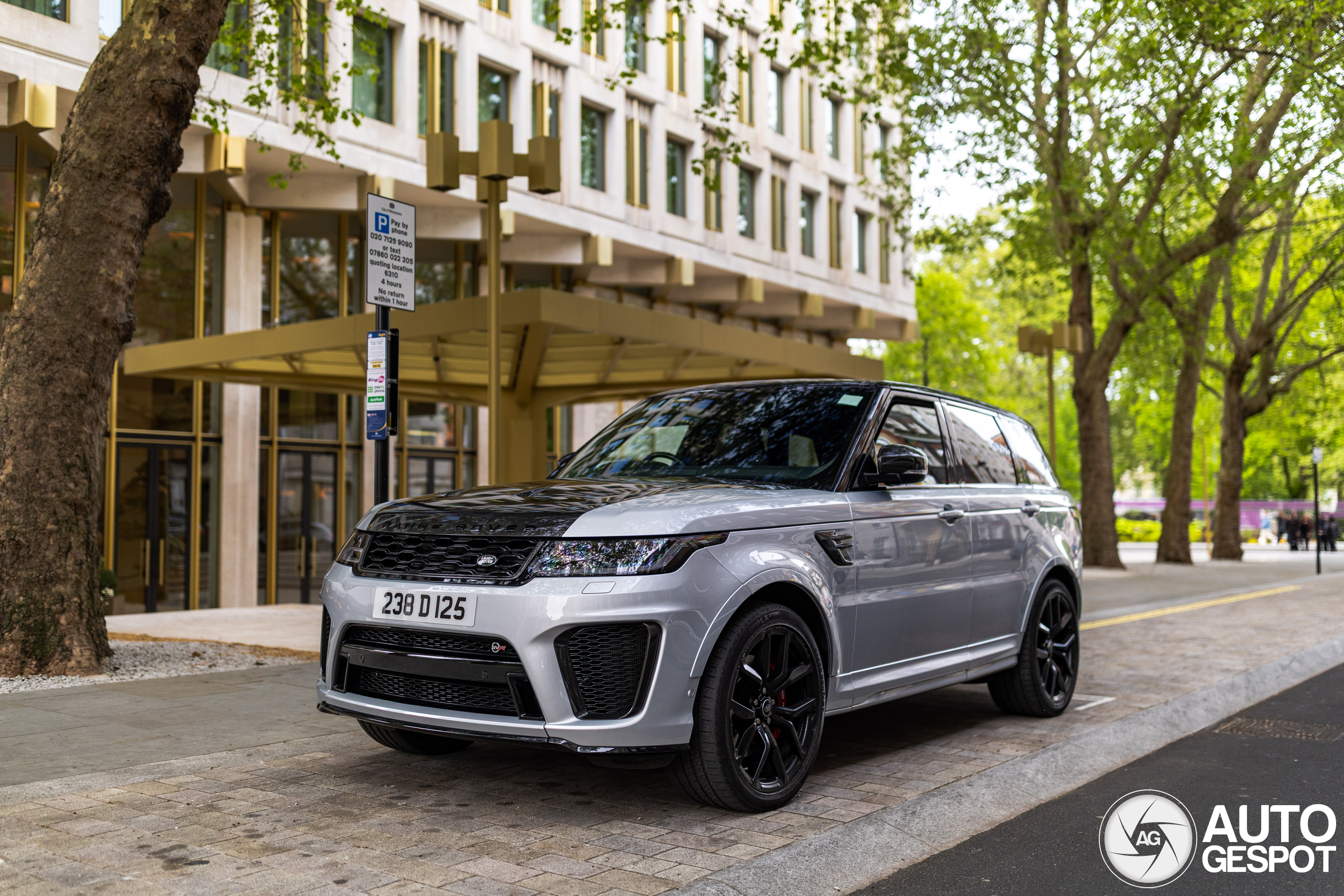 Land Rover Range Rover Sport SVR 2018 Carbon Edition - 28 April 2026 ...