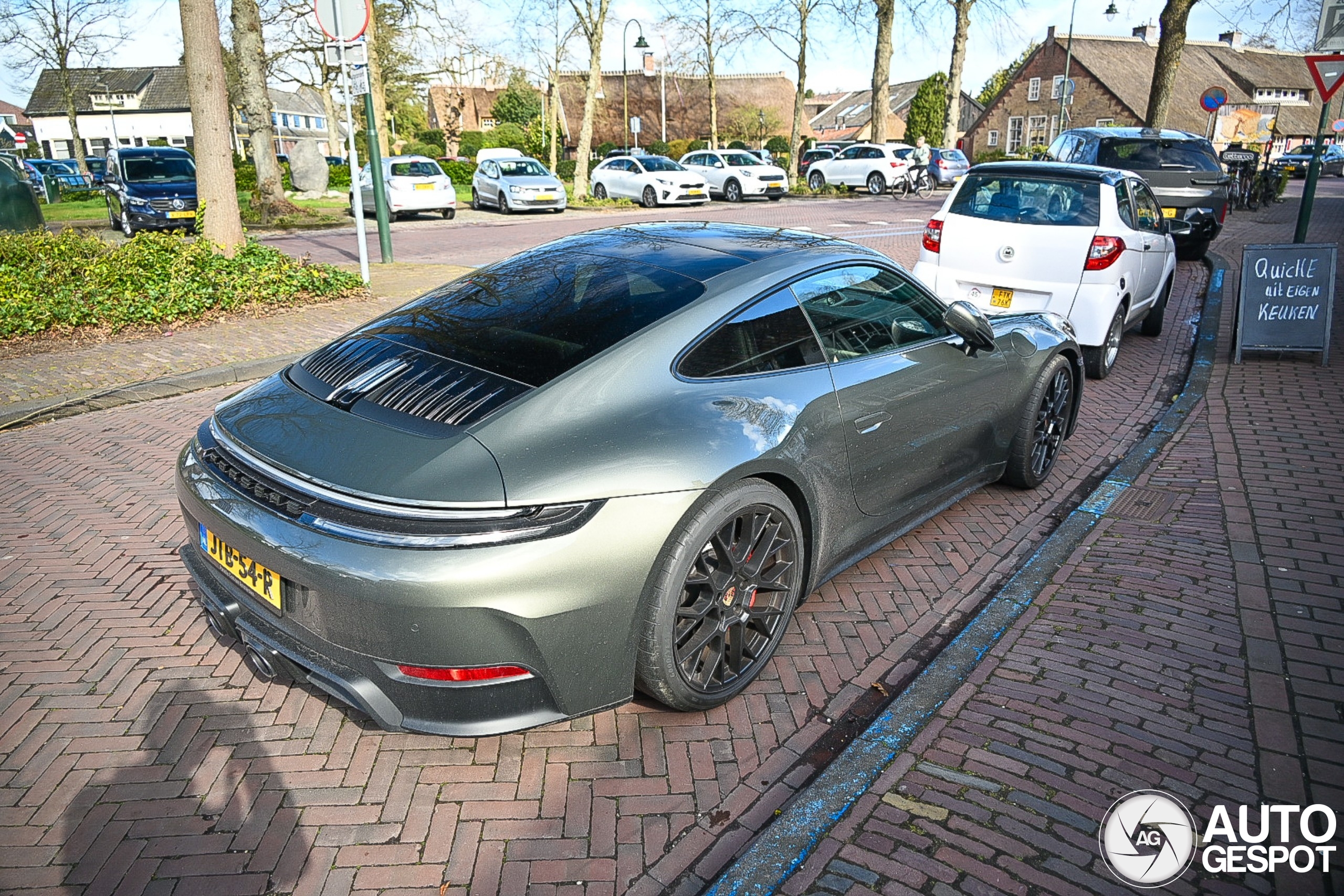 Porsche 992 Carrera 4 GTS MkII - 30 April 2026 - Autogespot
