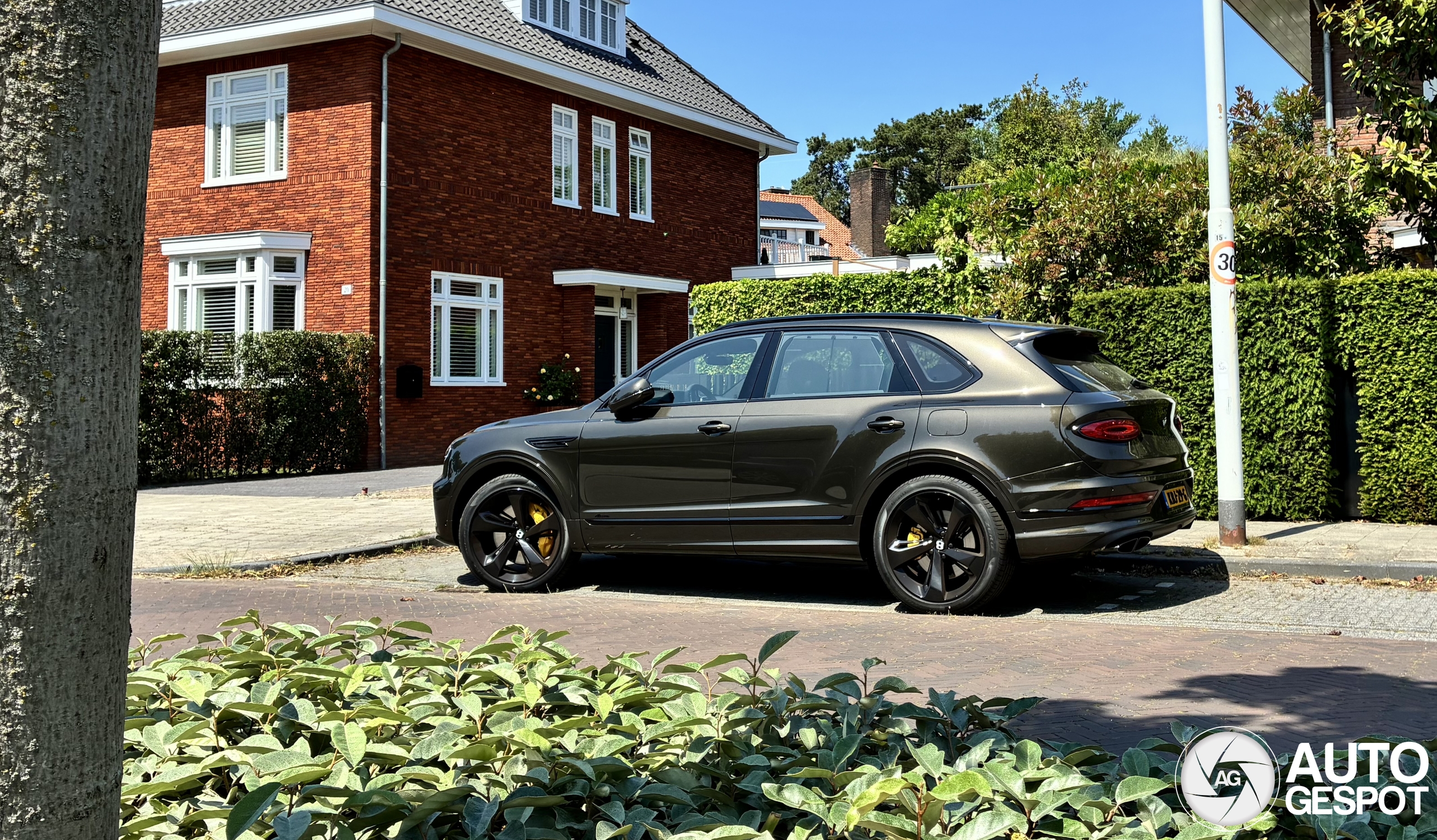 Bentley Bentayga Hybrid Azure 2024 - 27 May 2026 - Autogespot