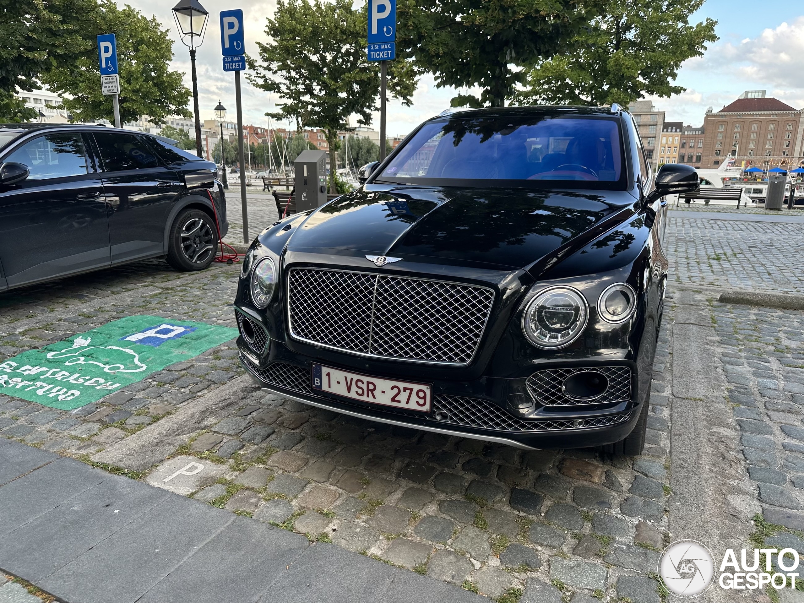 Bentley Bentayga V8 - 17 June 2026 - Autogespot
