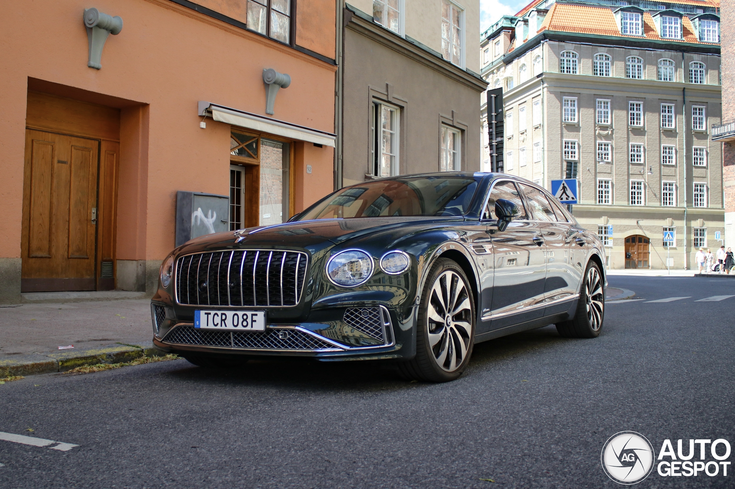 Bentley Flying Spur Azure 2025 - 21 June 2026 - Autogespot